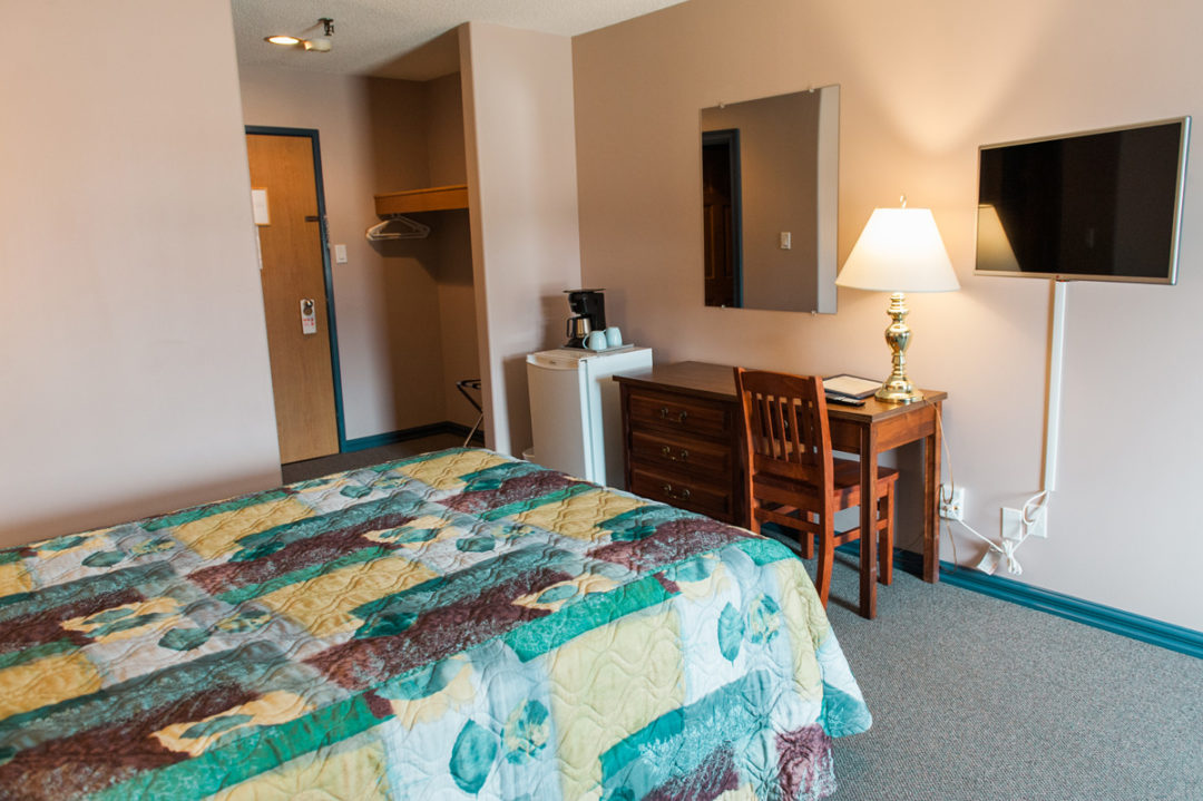 Single Room - Alexander Mackenzie Hotel, Mackenzie BC